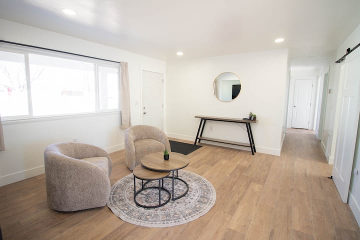 Newley Remodeled - 505 Retreat - Farmington, NM