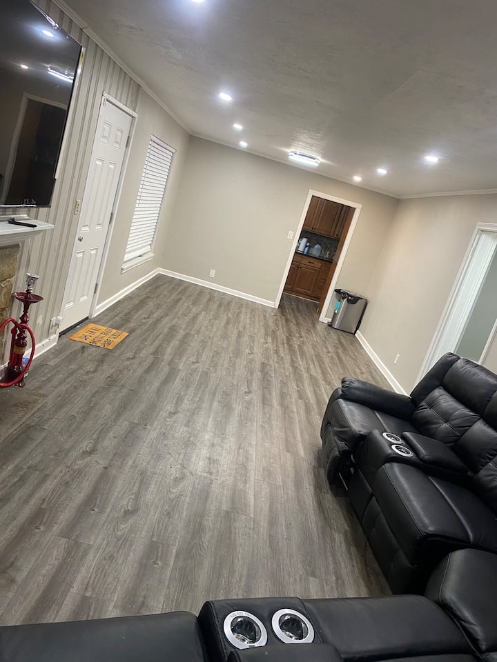 Luxury Home, Indoor Gym, Party Friendly! - Cleveland Heights, OH