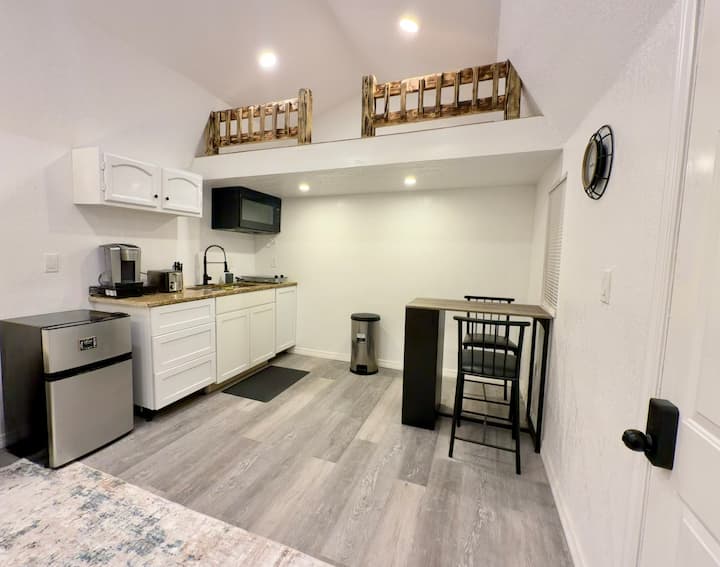Welcome To Our Charming Tiny Home In Zephyrhills - Zephyrhills, FL