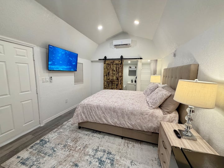 Welcome To Our Charming Tiny Home In Zephyrhills - Zephyrhills, FL