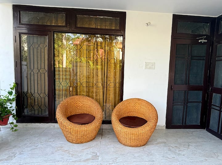 Sunlit 2bhk In Quiet Neighborhood - India