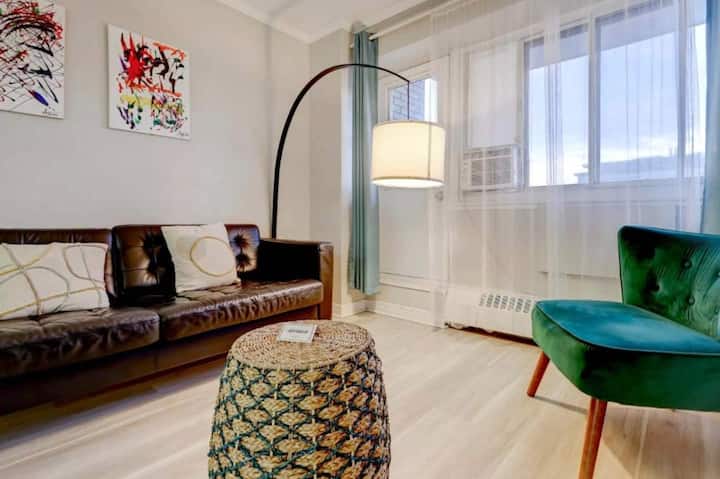Premium 1br Downtown Escape | Prime Location - Montreal
