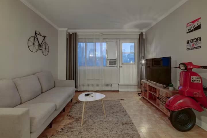 Downtown Comfort 1br | Smart Living - Montréal, QC