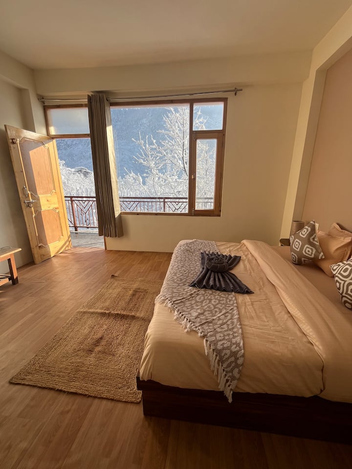 Private Room W/ Bath, Mountain View | Aircrib - Manali