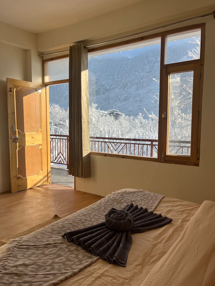 Private Room W/ Bath, Mountain View | Aircrib - Manali