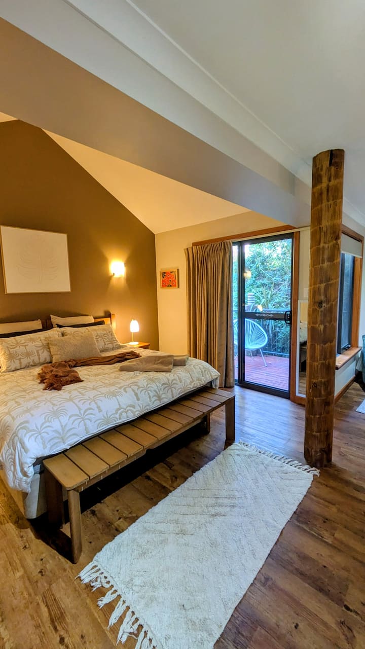 "Luxury In The Trees".
Albany Treehouse Retreat - Albany