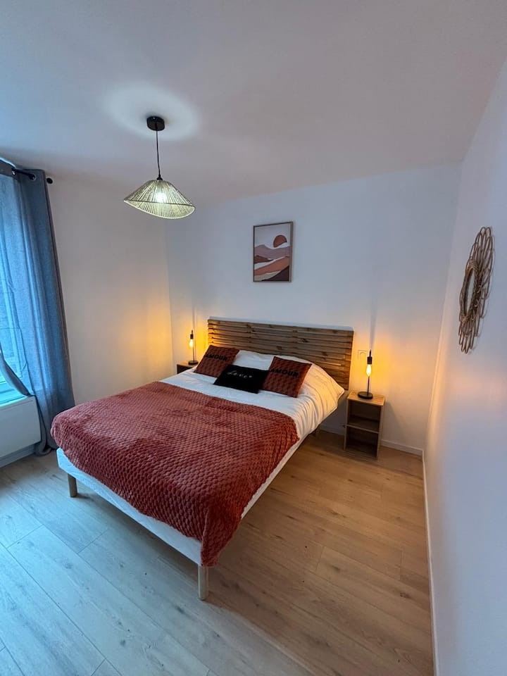 L'échappée Bourbonnaise 
Appartement Avec Cour - Commentry