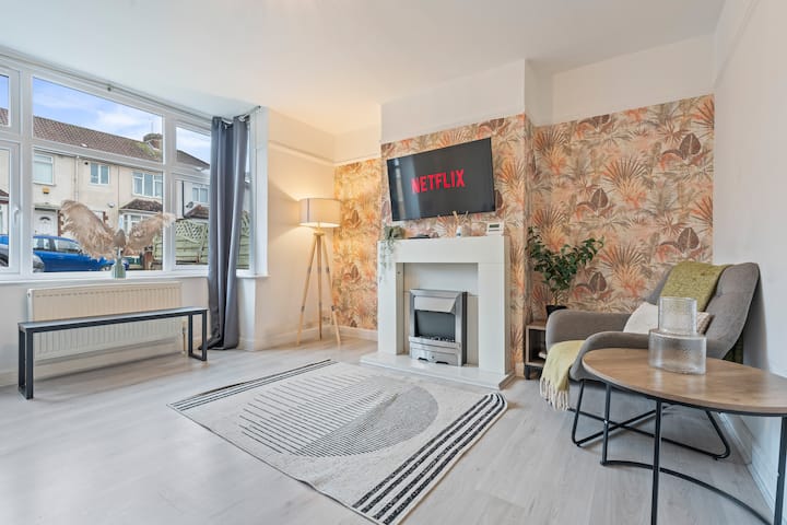 New 3br Gem, Central, 3 Car Drive, Contractor Stay - Bristol