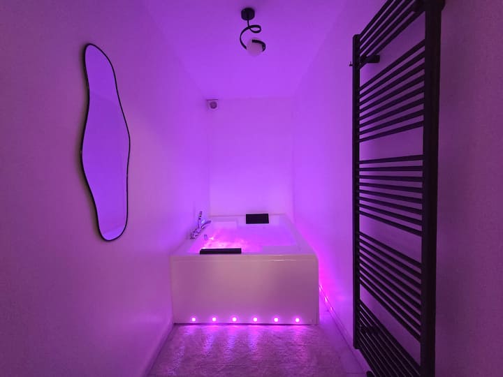 Black & Wood Design Avec Balnéo - Tournai