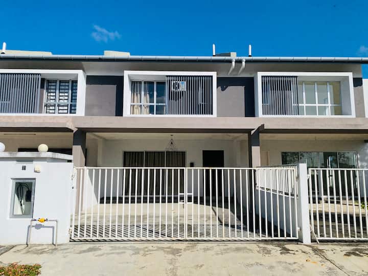 Hanah Home Pagoh - Bukit Gambir