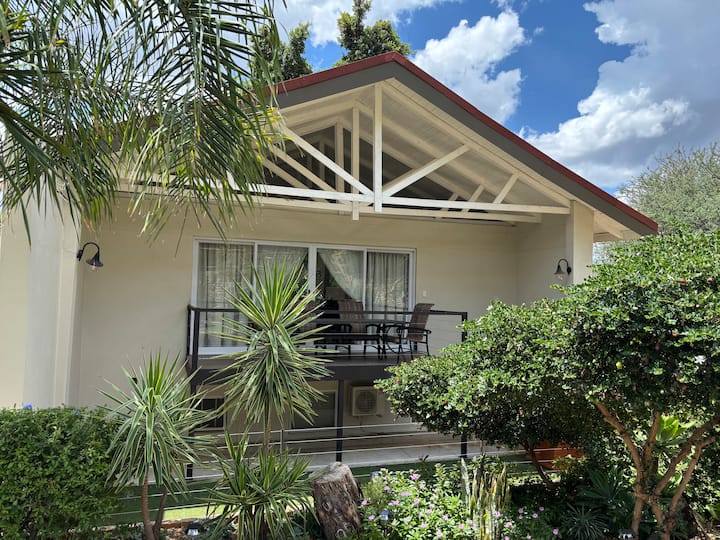 Stylish Apartment With Stunning Mountain View - Windhuk