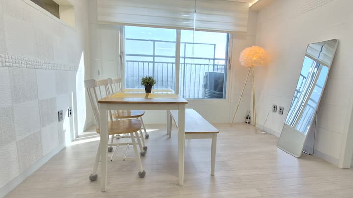 Stay Easy-f
Seoul, Line4 Sanggye Station
상계역 - 송산2동