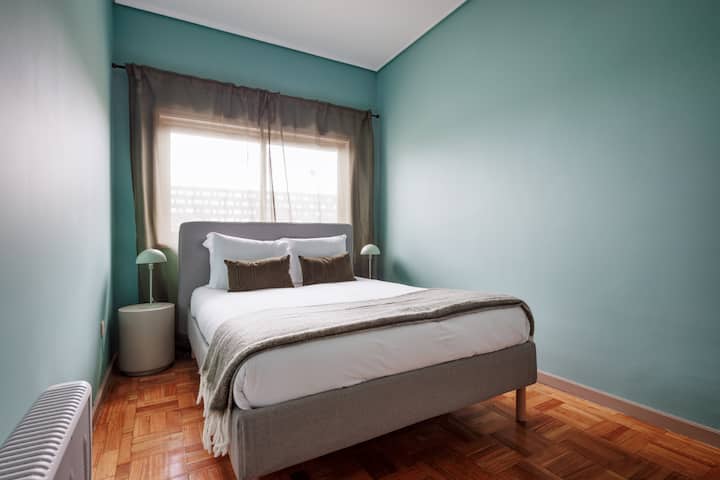 Spacious Family 3br Apartment With Aqua Accents - Porto, Portugal