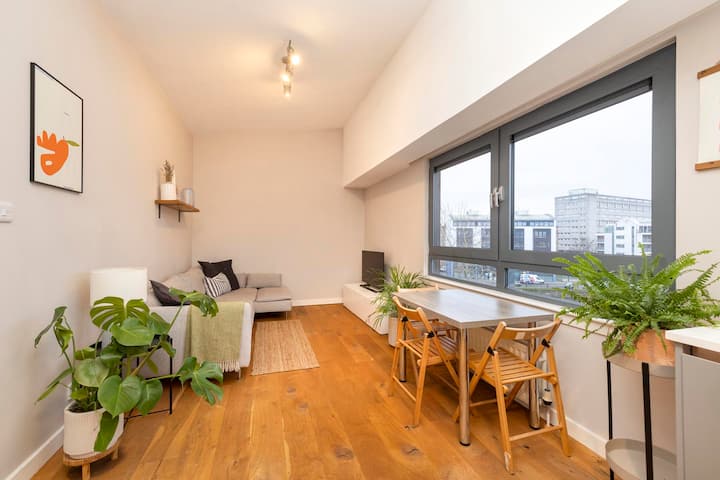 Stylish 2-bedroom Leith Waterfront Retreat - Edinburgh