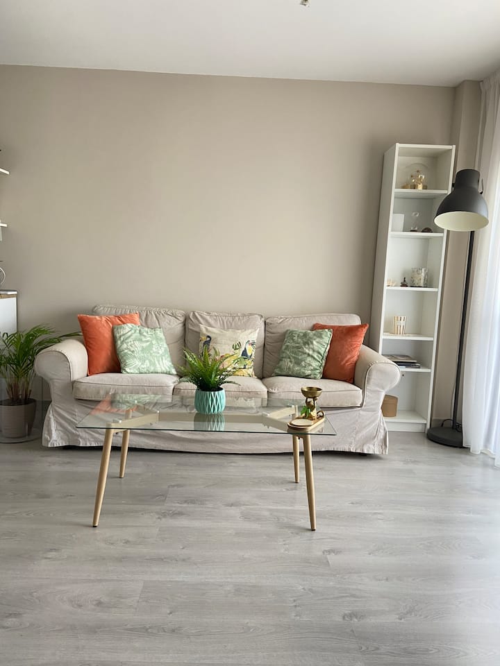 Luminoso Y Tranquilo Apartamento Cerca De La Playa - Estepona