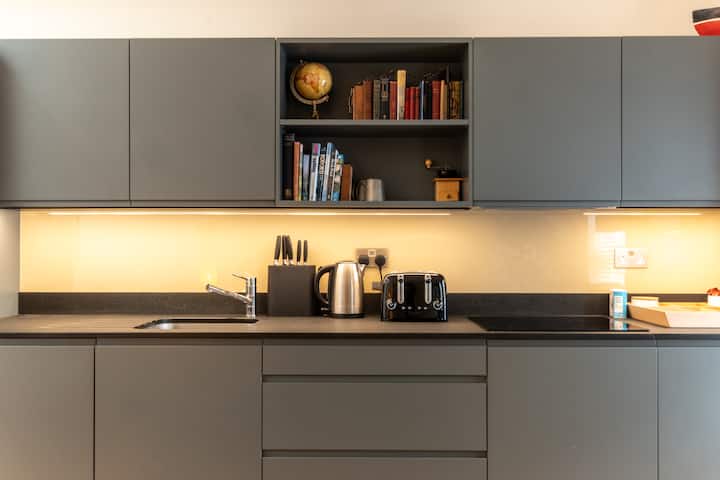 Enchanting Clifton Retreat With Patio Garden - Bristol