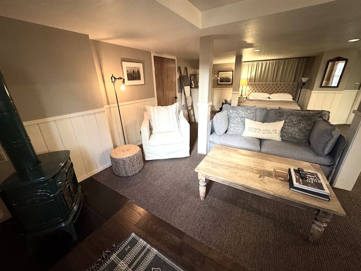 Broad Street Studio In Downtown Nevada City - Grass Valley, CA