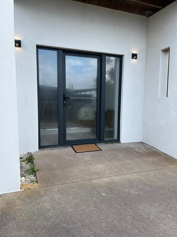 Modern Beachside Retreat Opposite Beach - Kilcunda