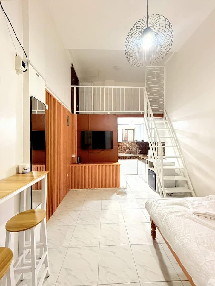 Escape To 4-j And Enjoy Our Airbnb. - Villasis