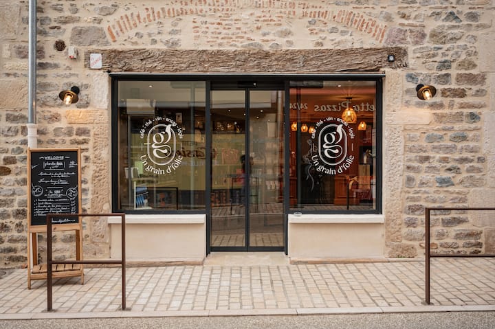 Un Grain D'folie – Café & Bar à Vin | Beaujolais - Belleville, France