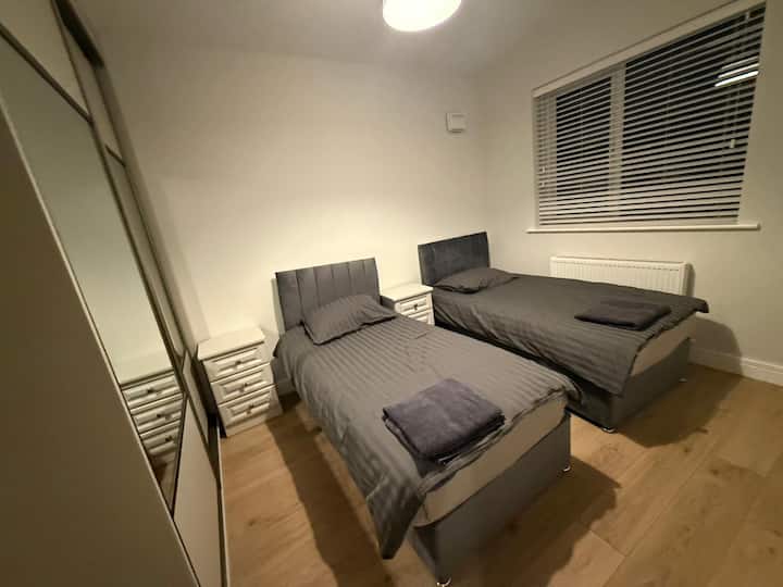 Cas-mh1-br5-sleeps9 - Swords