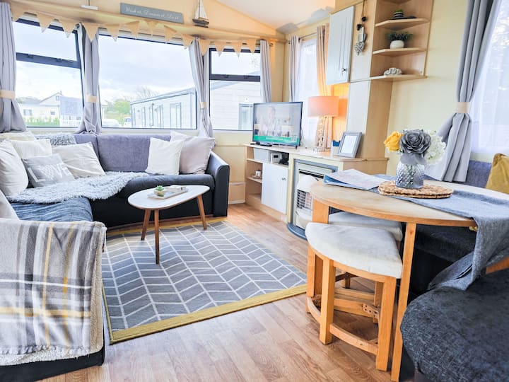 Perranporths Cosy 3 Bedroom Pet Friendly Stay. - St Agnes