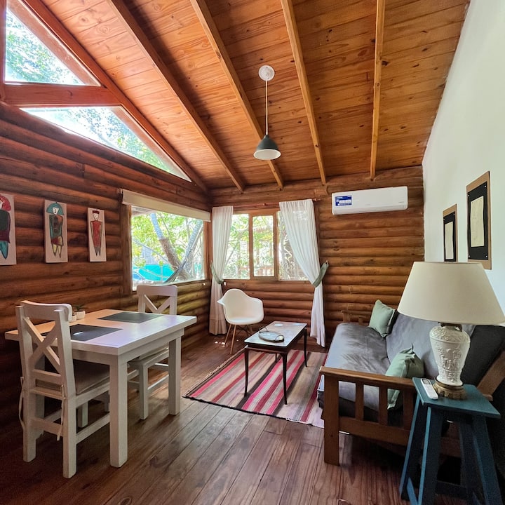 Cozy Log Cabin Near Canal, Cafés & Restaurants - Argentina