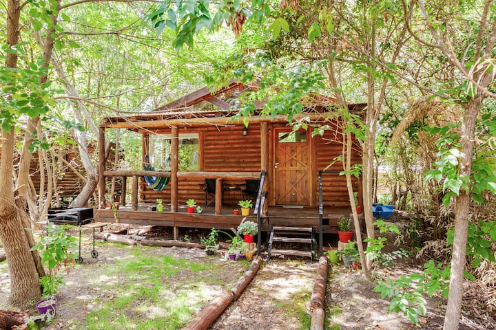 Cozy Log Cabin Near Canal, Cafés & Restaurants - Argentina