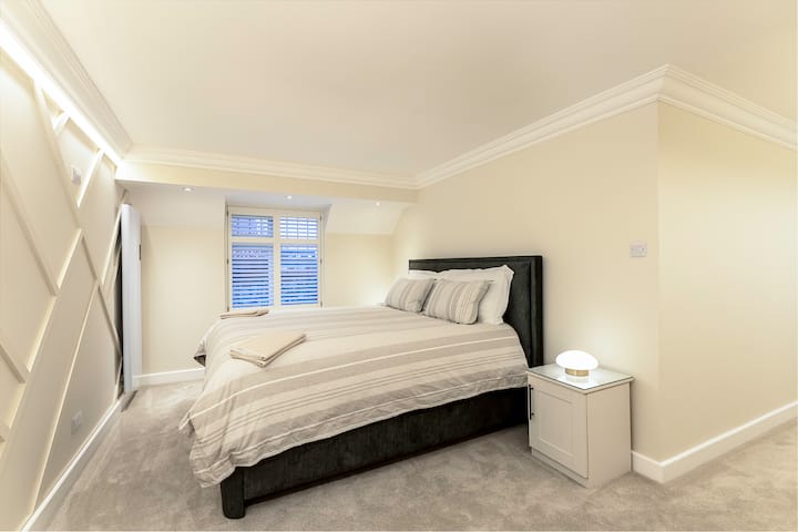 Two-bedroom House In Beverley Centre With Parking - Beverley
