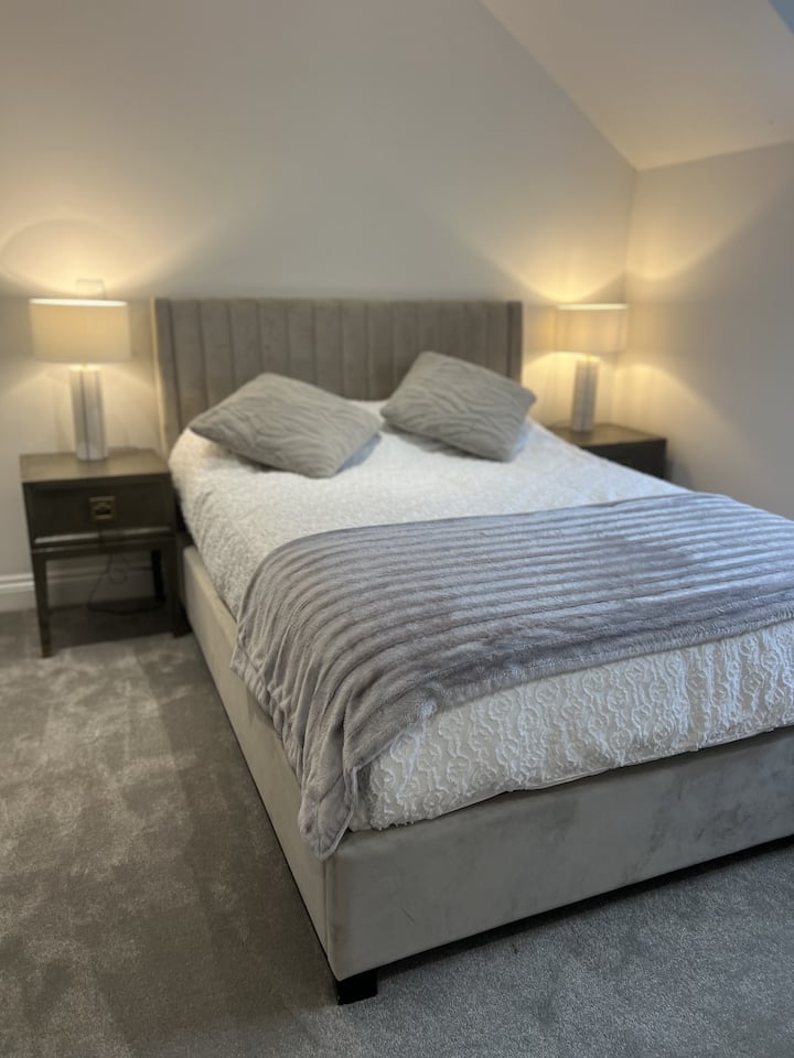 Tudor House - Dorking