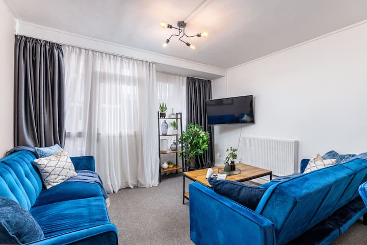 Modern 4 Bed Apt - Just Steps Away From Borough St - London