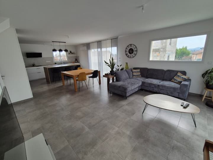 Maison Trois Chambres - 6 Personnes - Messimy