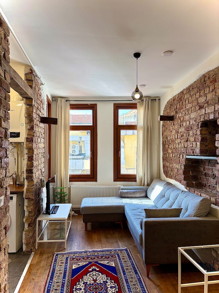A Quiet And Peaceful Home Awaits You In Galata. - Istanbul