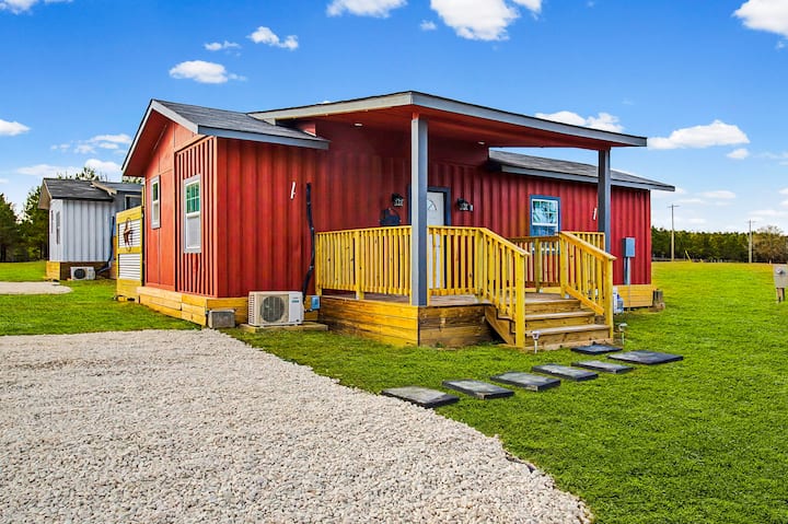 "Lonestar House" – Modern Texas Container Retreat - Naskila Casino