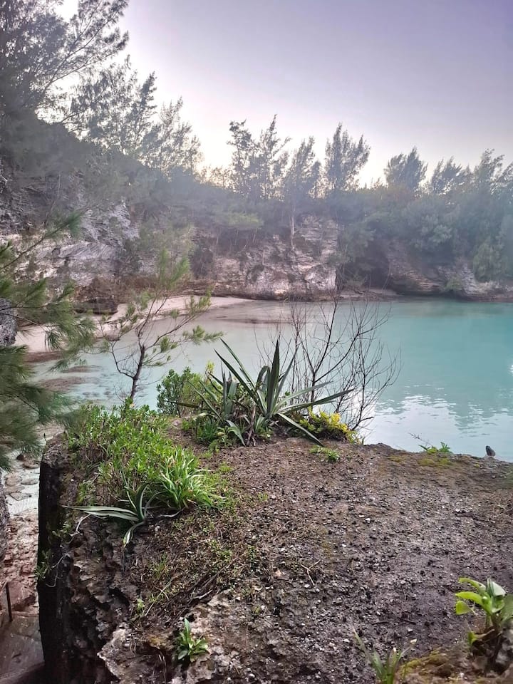 Northstar Airbnb - Island Breeze & Ocean Views - Bermuda