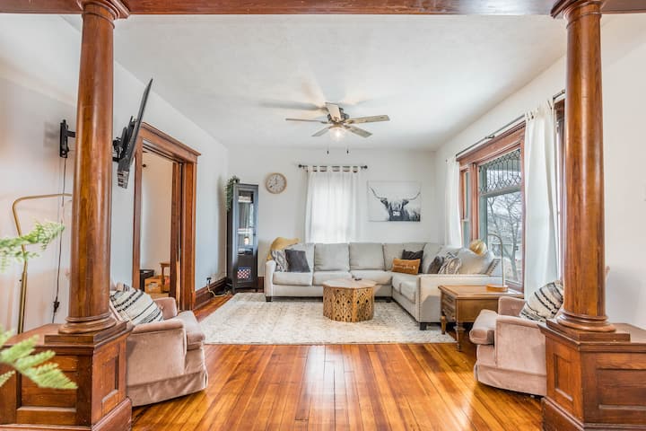 Charming Character Home • 5br/3ba • Near Downtown - Sioux Falls, SD