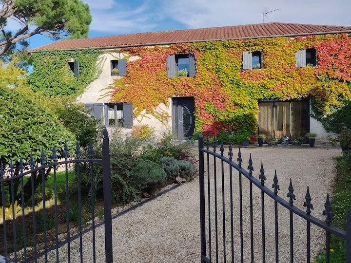 Location En Semaine Ou Weekend Avec L'hôtesse - Coutras