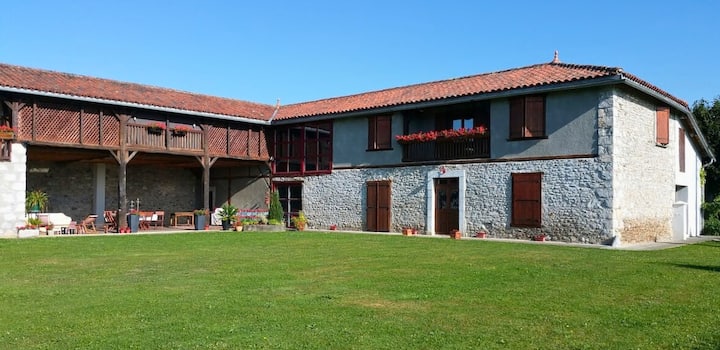 La Ferme Les Coustères Gîte De 16 Personnes - Haute-Garonne