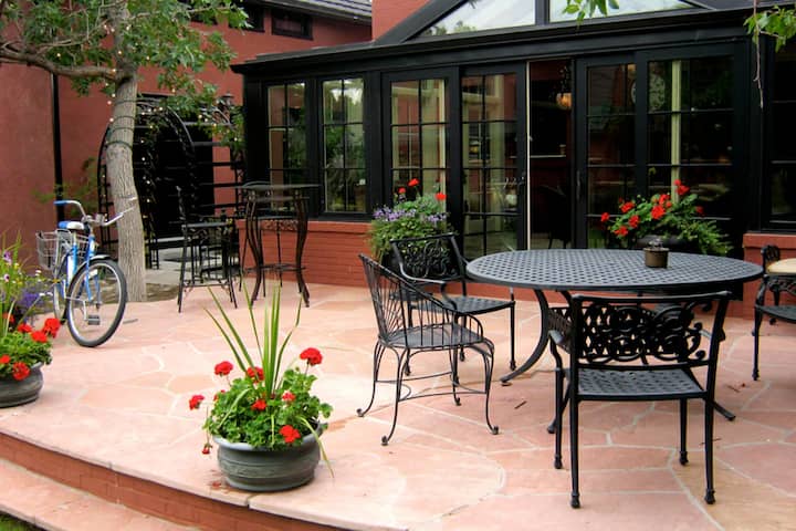 2 Comfortable Units! Near Cody's Main Street! - Cody, WY