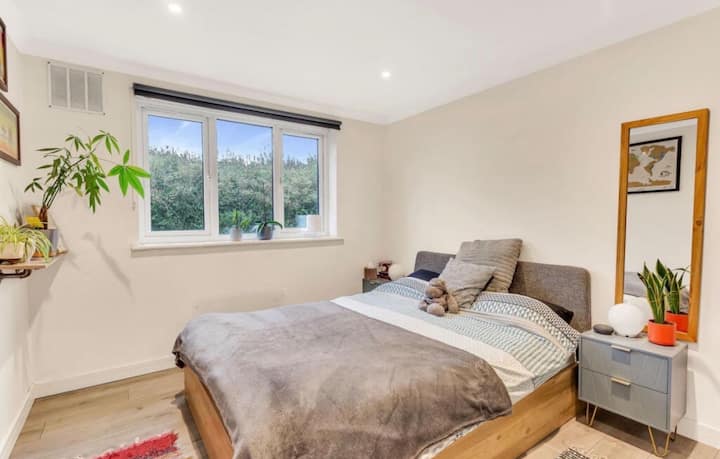 Vibrant Cosy 1 Bed Flat - High Wycombe