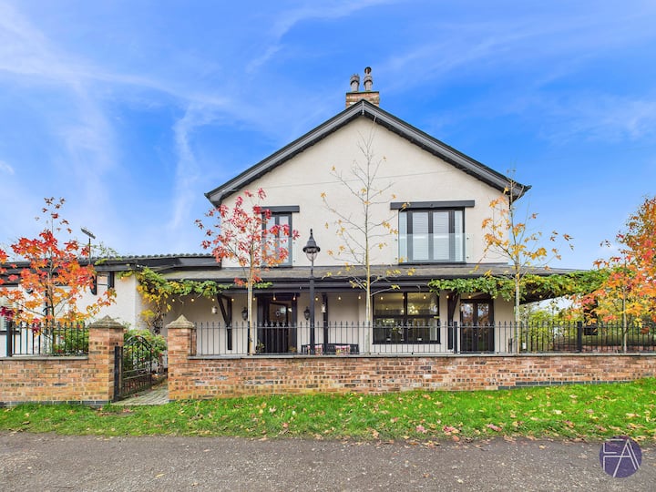 Immaculate Six Bedroom Detached Golf Listing - Ormskirk