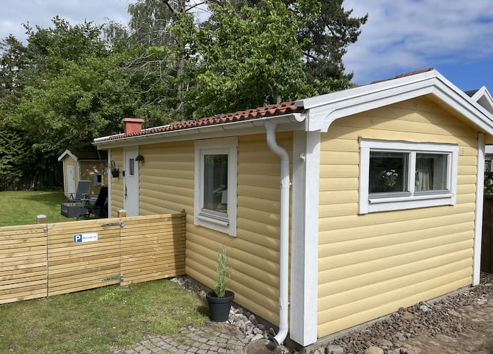 Mysig Stuga Med Egen Tomt - Höllviken