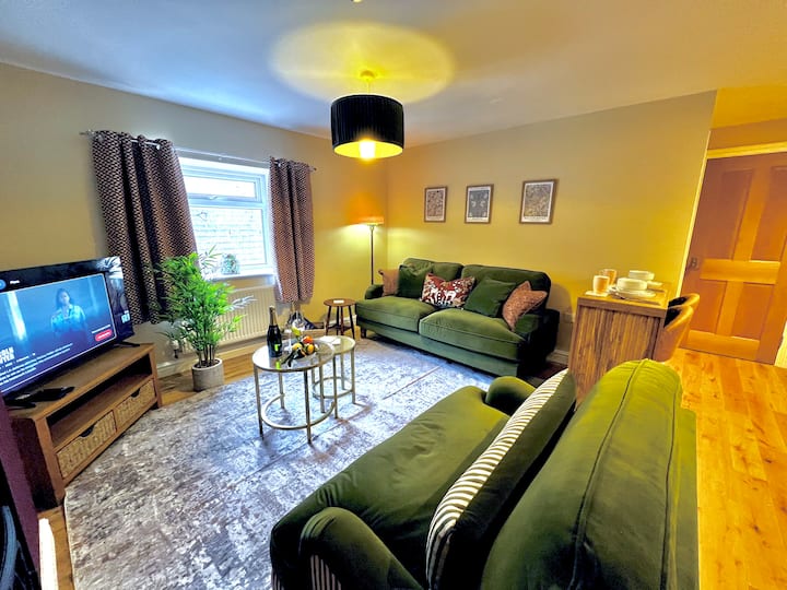 Cosy Hayfield Hideaway - 3 Guests | Peak District - Glossop