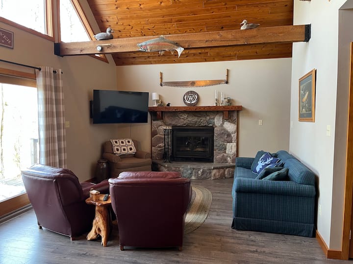 Peaceful Riverfront Retreat On 5 Wooded Acres - Thompsonville, MI