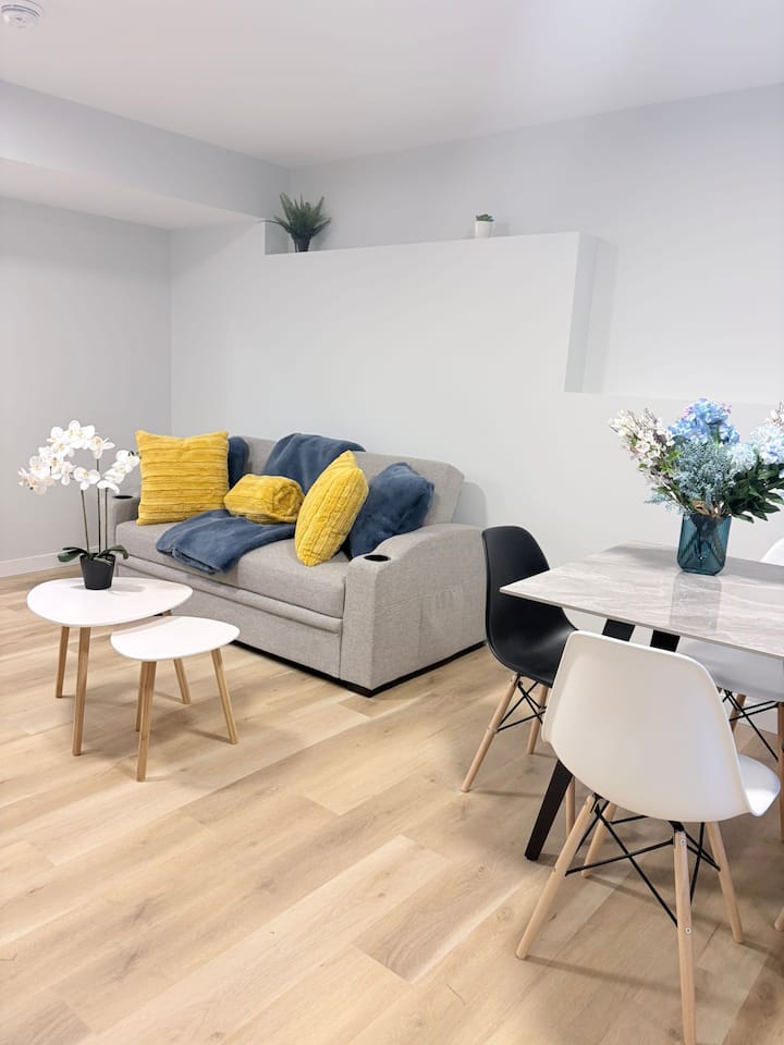 Sunshine Oasis - Okotoks