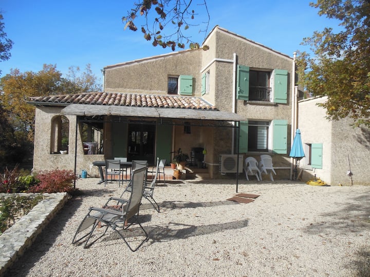 Maison Située à Céreste Dans Le Parc Du Luberon. - Rustrel