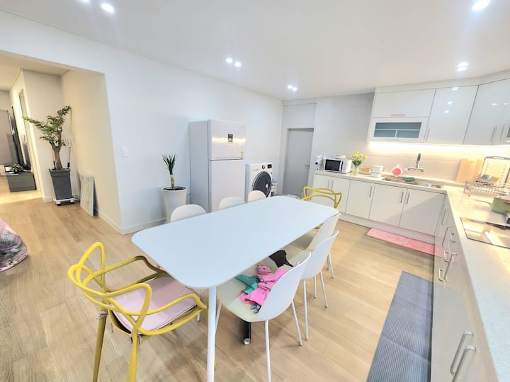 눈이/잠자는방공간2/거실 추가 쇼파베드#넓은거실 #넓은주방/편안한 식사공간/걸어바다5분 - Gyeongju-si