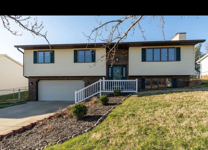 Large Home In Town. - Bloomington, IN