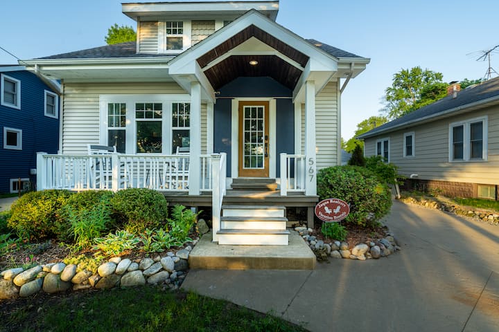 Home Away Haven: Marvelous 3-bedroom House - South Haven