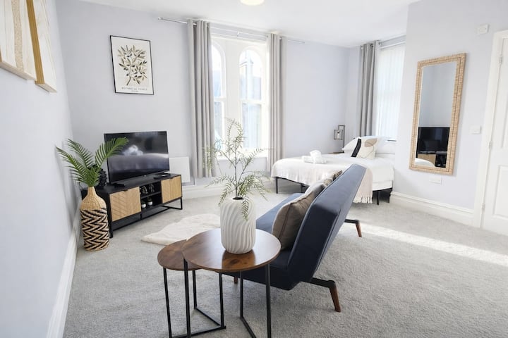 Beautiful Studio Flat, W/parking, Central Location - 哈德斯菲爾德